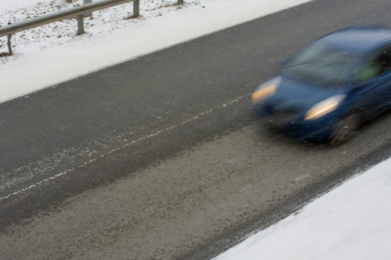 How to Tell If You're Driving on Ice and What to Do – Go Girl